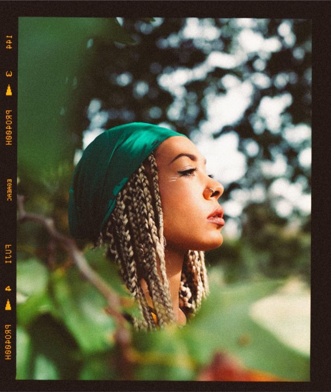 Brighton Based Songstress Iyamah Serves Us New Anthem "Seasons"