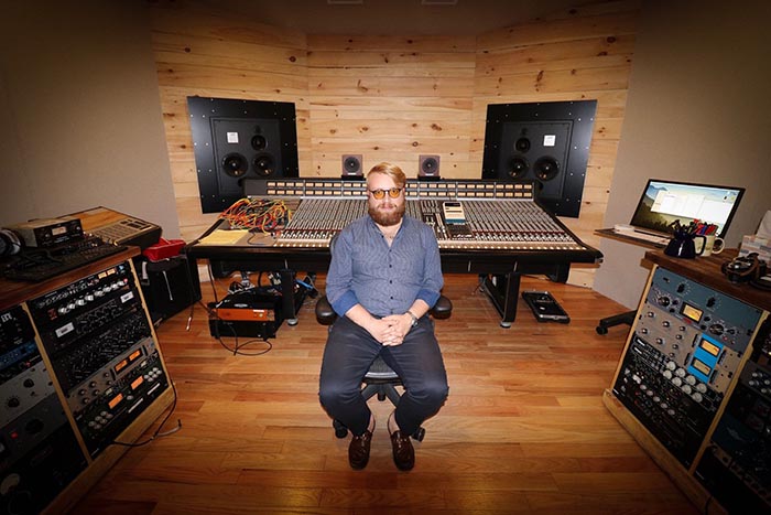 Mike Thompson Helps Artists With Their Vision