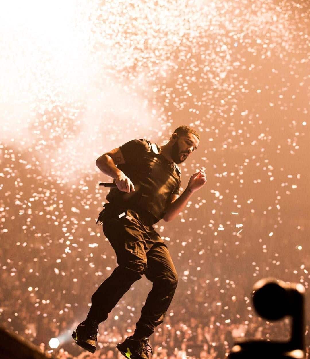Fan Falls from Balcony during Drake's Apollo Theater Show