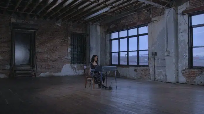 Emilia Suárez shares charming new music video for "Timing" - HypeFresh Inc