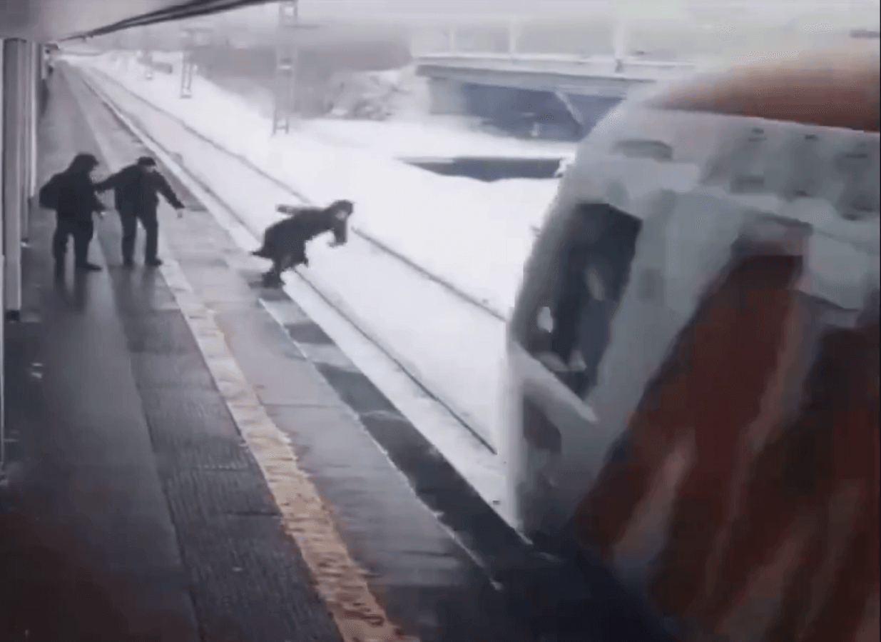 The Shocking Moment a Teen Falls in Front of a Train in Moscow (and ...